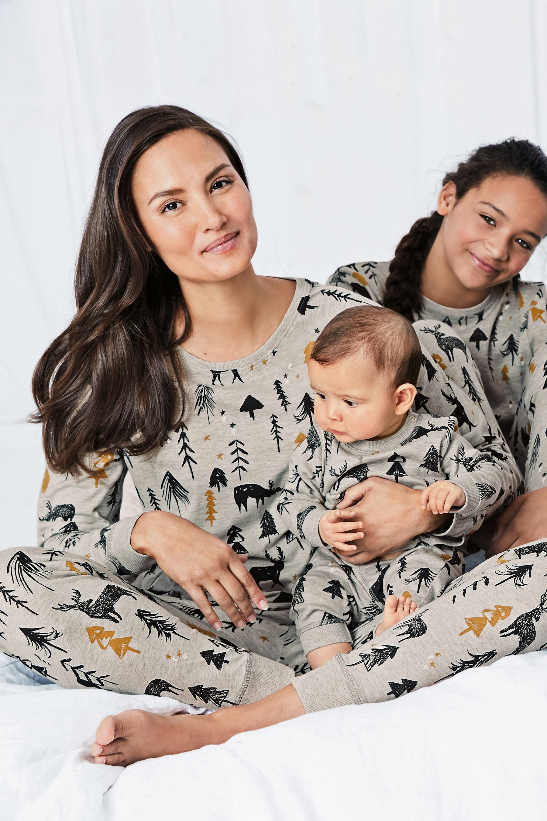 6 Matching Christmas Family Pyjamas - Prettygreentea